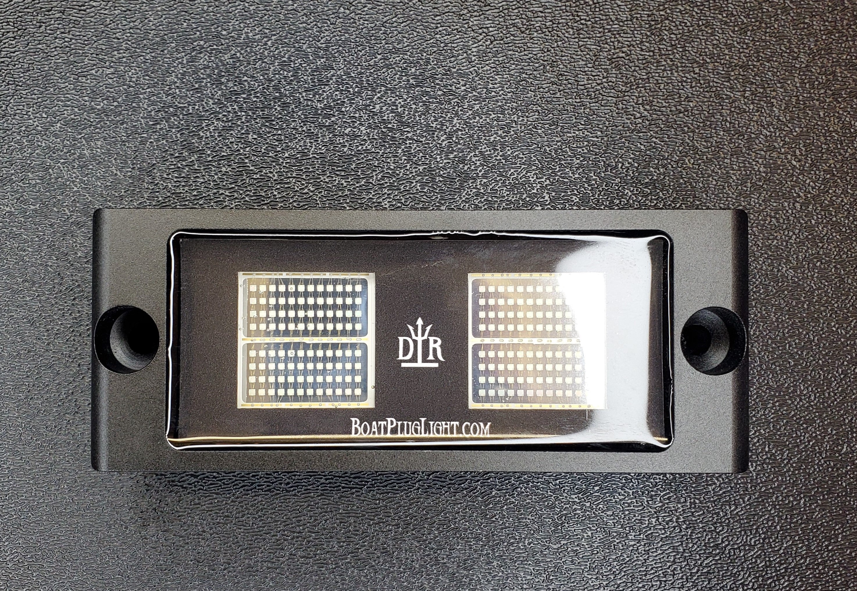 BoatPlugLight.com
